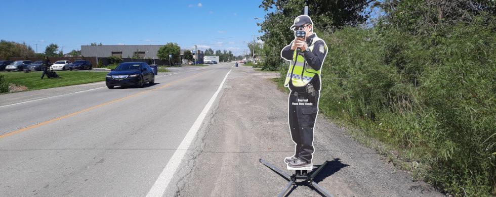 Police Officer Cut Out : Cardboard Cutout Standup